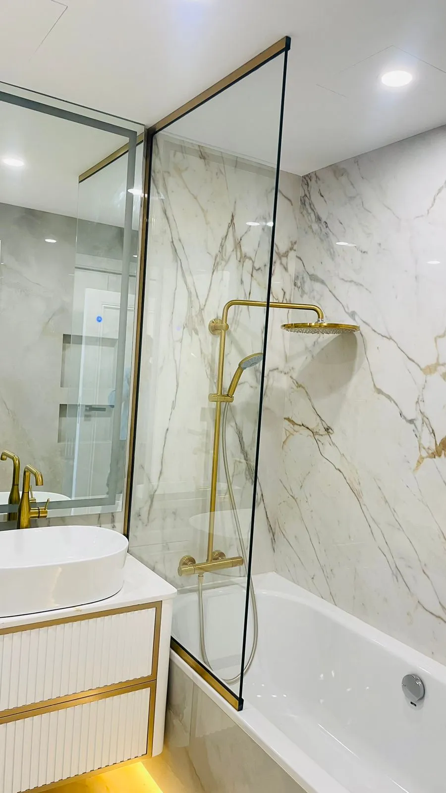 Bathroom Glass: Shower Glass Partition in Dubai, UAE